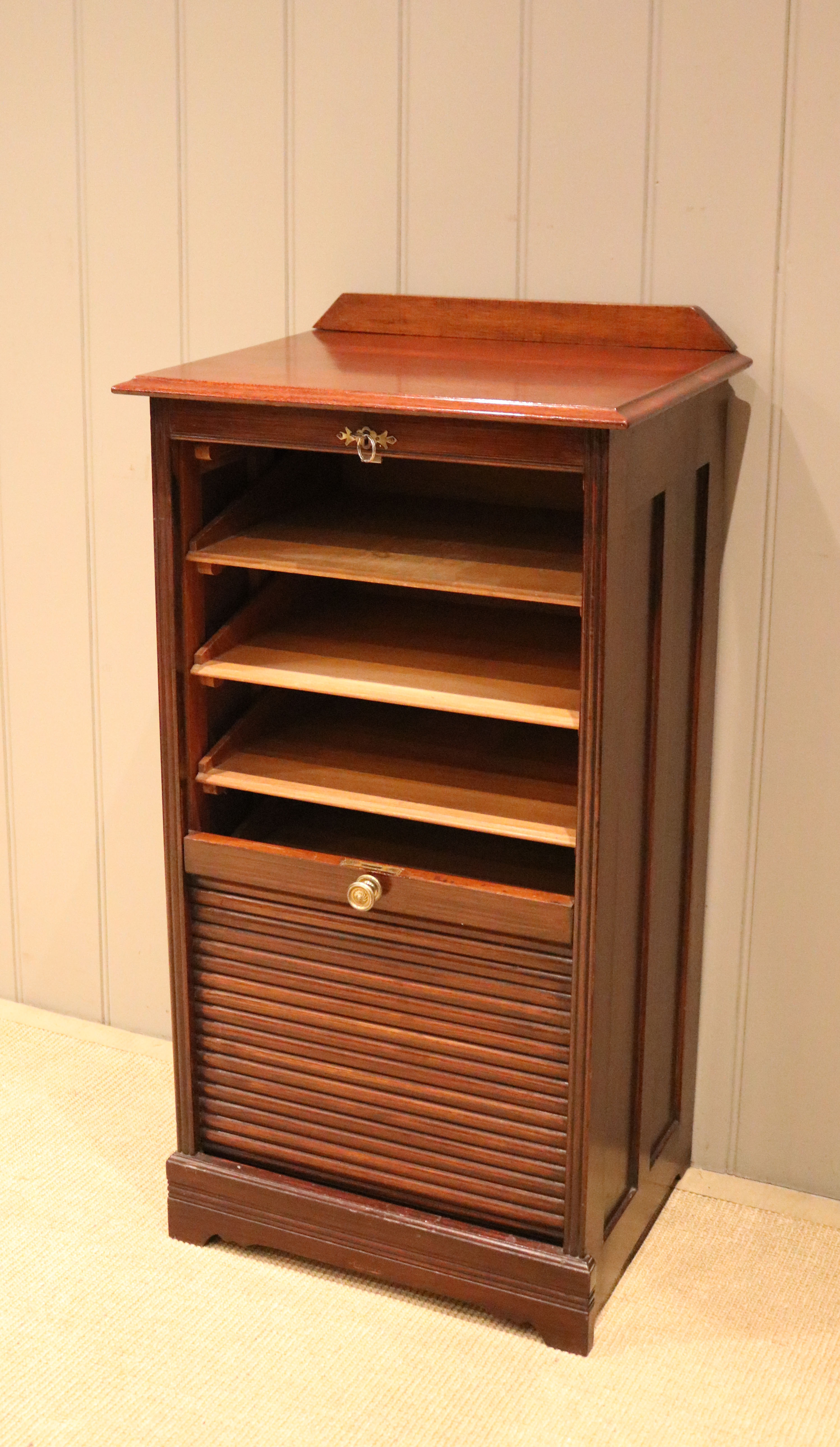 WORBOYS ANTIQUES & CLOCKS